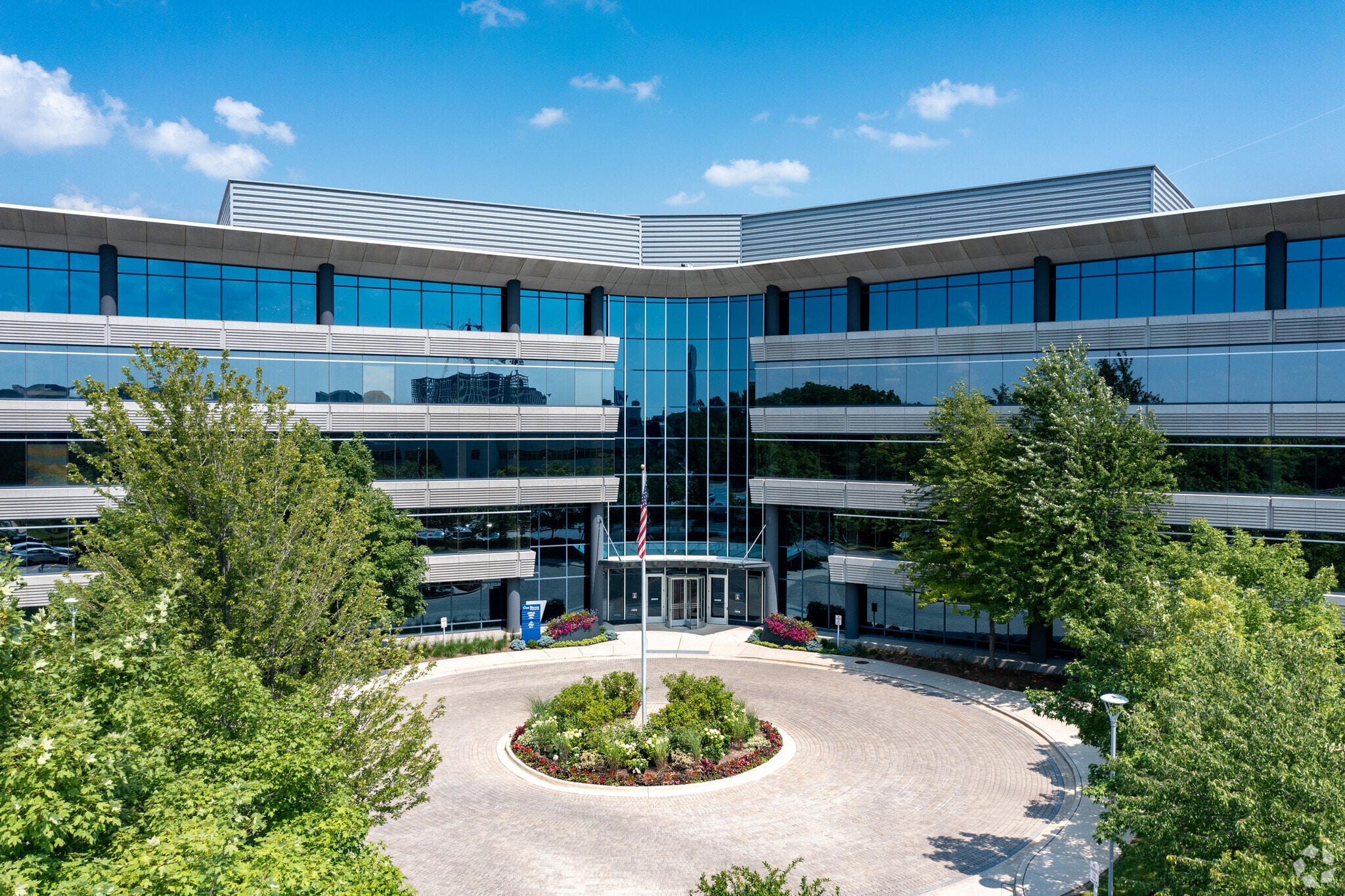 700 Commerce Dr, Oak Brook, IL 60523 - Oak Brook Pointe | LoopNet