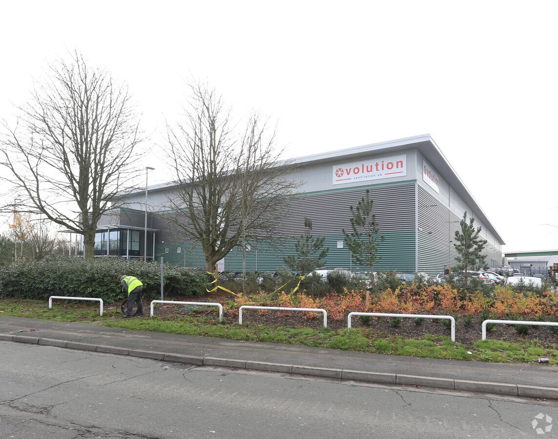 Suttons Park Av, Reading, RG6 1AZ | LoopNet