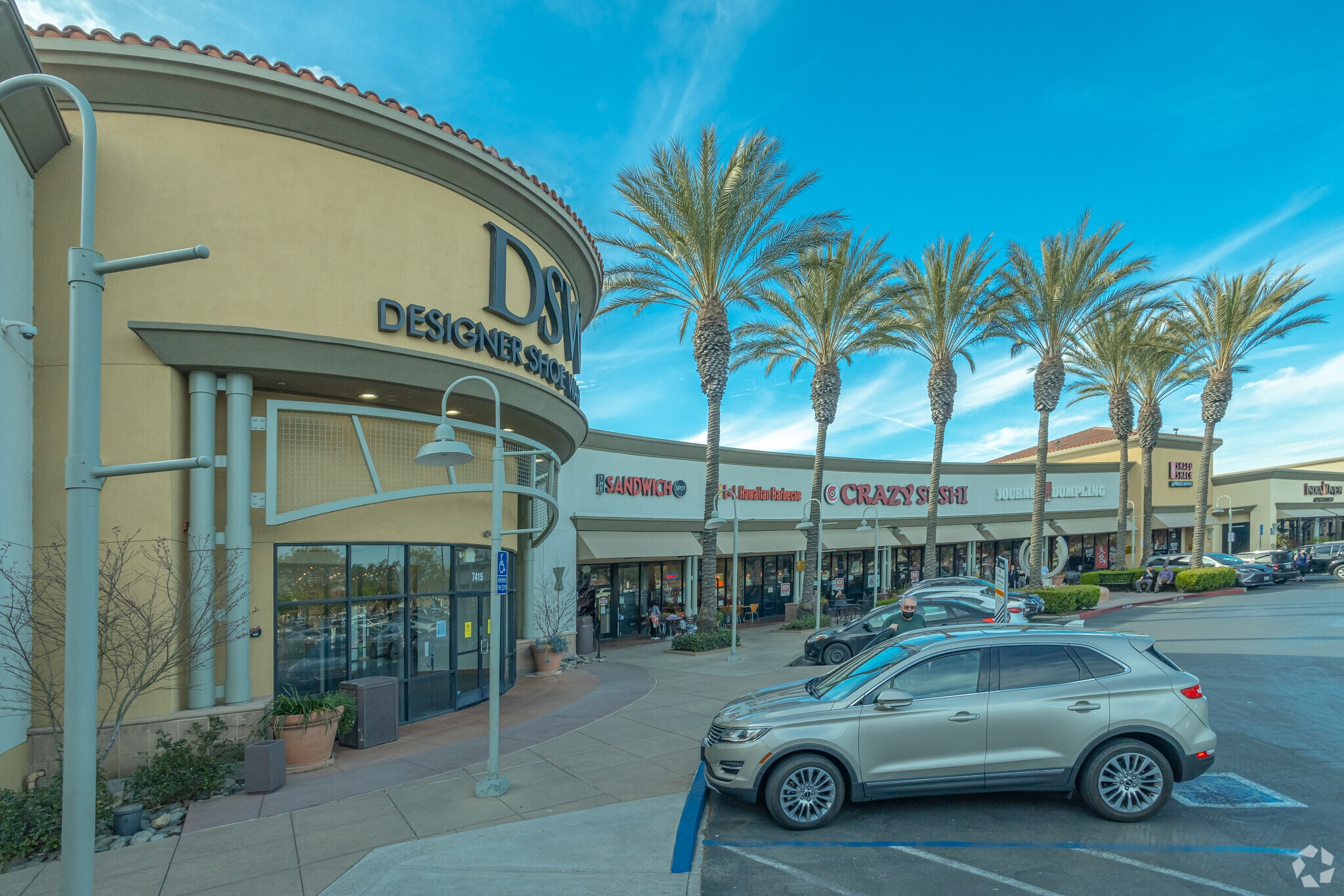 7401-7727 Laguna Blvd, Elk Grove, CA 95758 - Laguna Crossroads Center | LoopNet