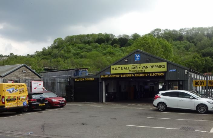 1A Godstone Rd, Whyteleafe, CR3 0EG | LoopNet