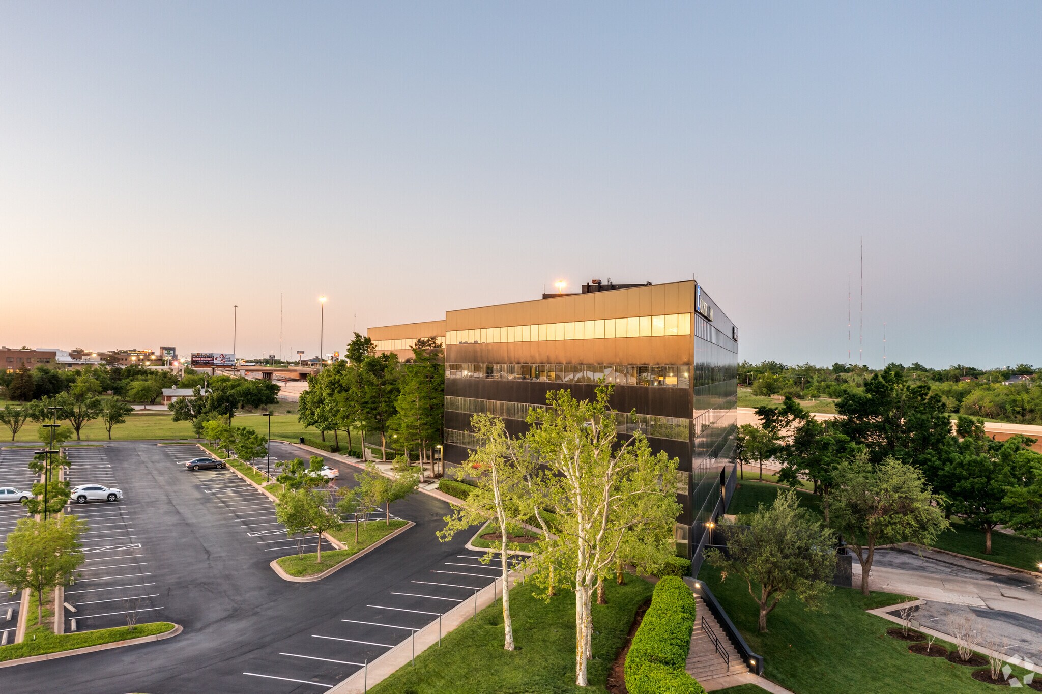 5801 N Broadway Ext, Oklahoma City, OK 73118 - The Paragon | LoopNet 5801 N Broadway Ext, Oklahoma City, OK 73118 - The Paragon | LoopNet