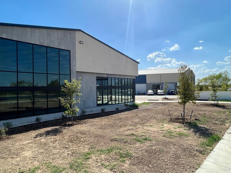 1705 Robert S Light Blvd, Buda, TX 78610 - Flex for Lease | LoopNet