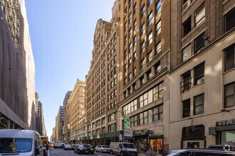 252 W 37Th St, New York, NY 10018 - APN/Parcel ID: 0786-0076