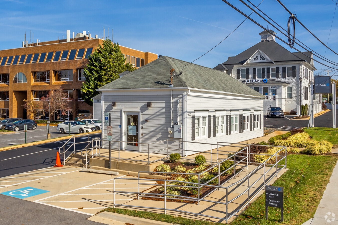 9822 Falls Rd, Potomac, MD 20854 - Freestanding Bank w/2 Lane Drive ...