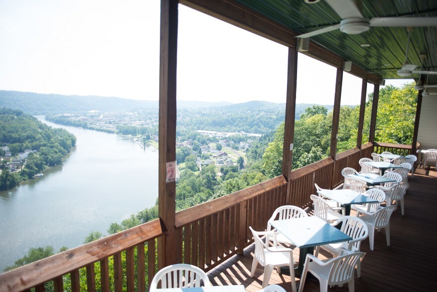 882 Highpoint Dr, Coal Center, PA 15423 | LoopNet