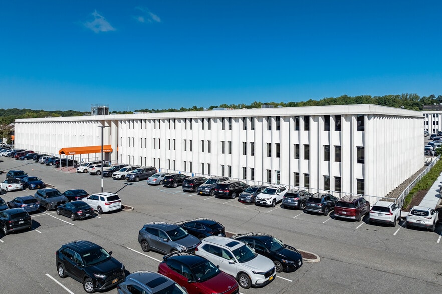 300 Jericho Quadrangle, Jericho, NY 11753 - Jericho Quadrangle | LoopNet