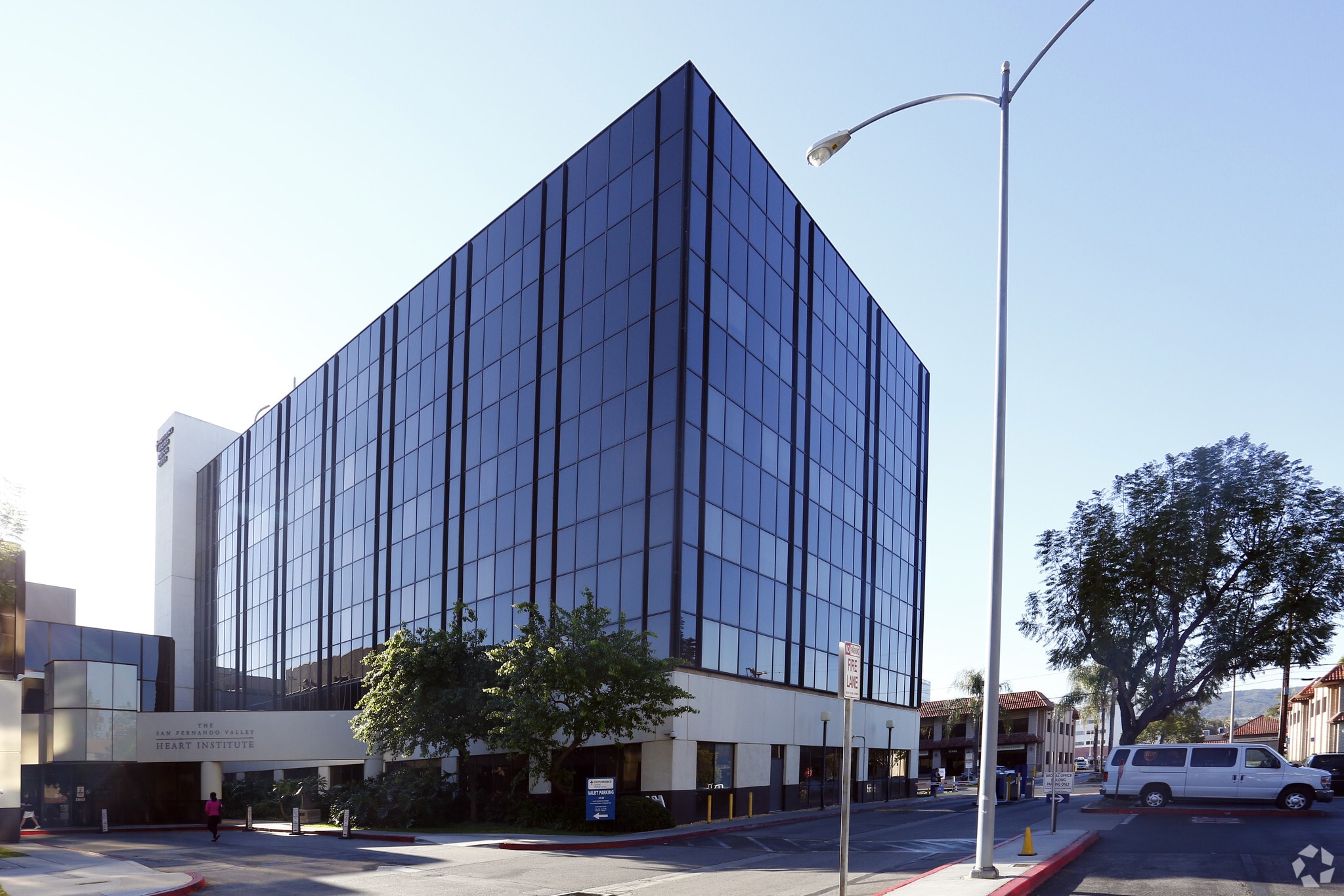 18370 Burbank Blvd, Tarzana, CA 91356 - Medical Office Building | LoopNet