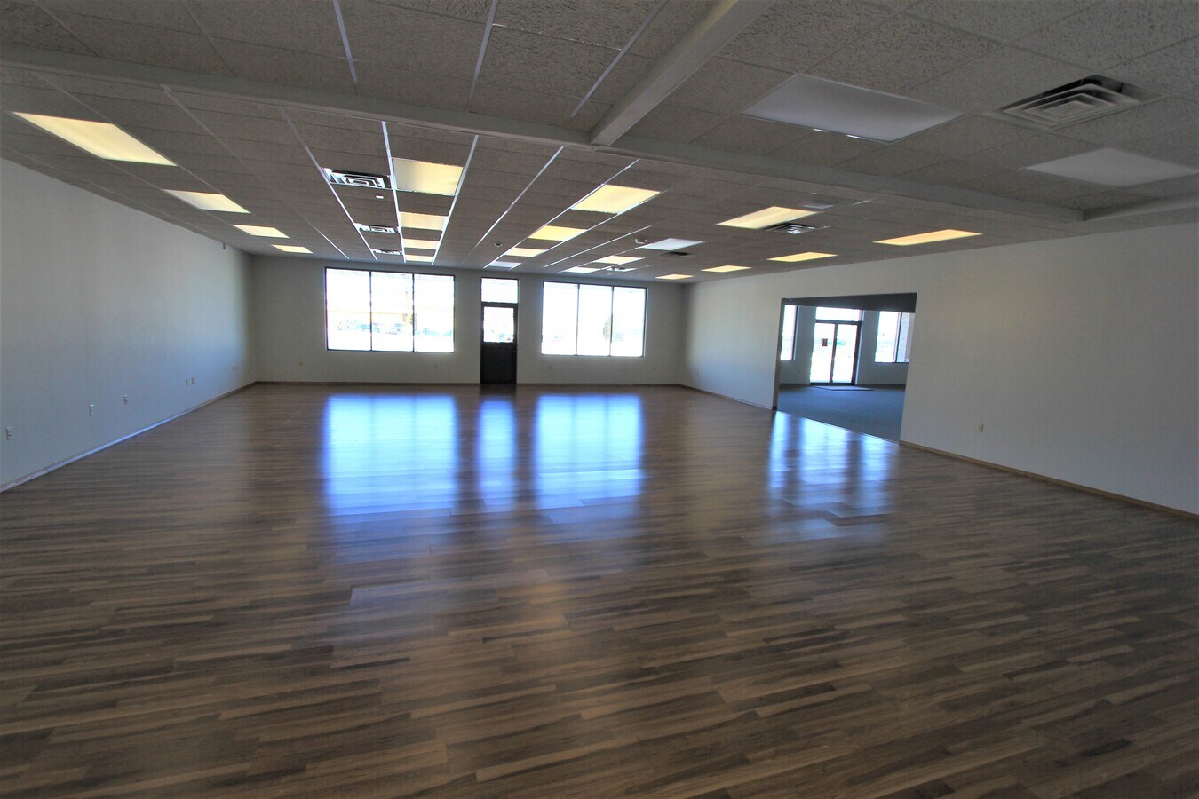 1017 Waube Ln, Green Bay, WI 54304 | LoopNet