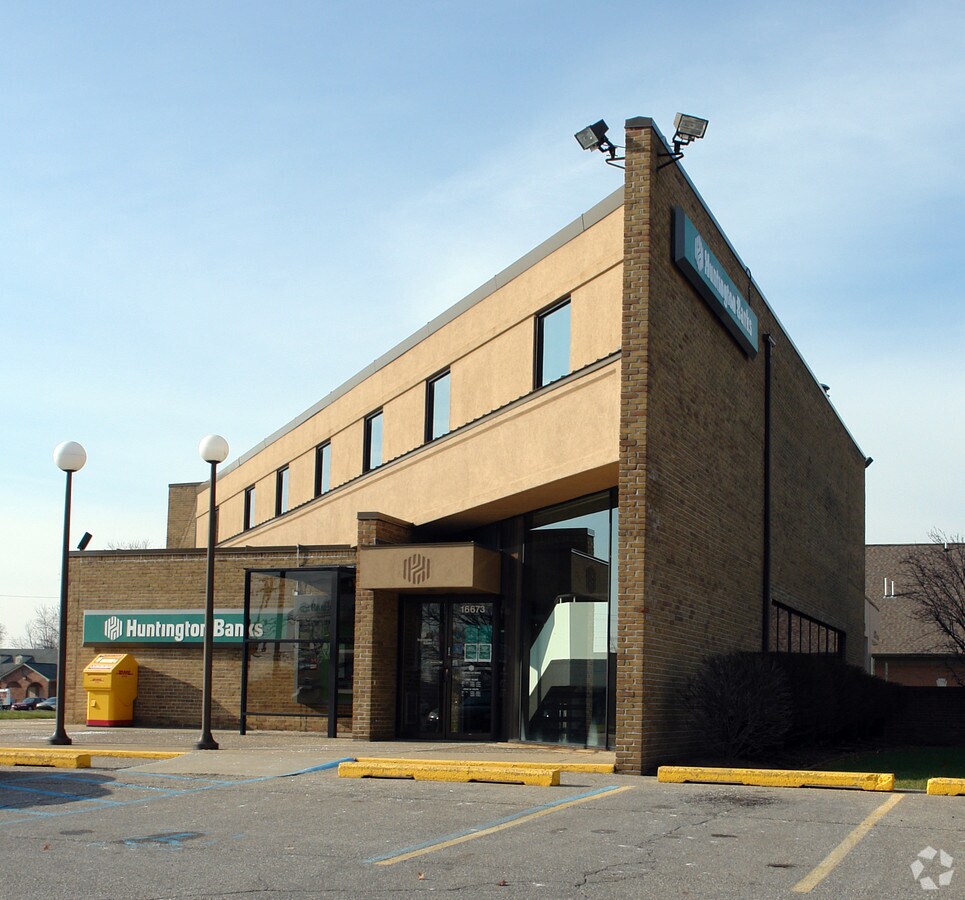 16673 E 15 Mile Rd, Fraser, MI 48026 | LoopNet