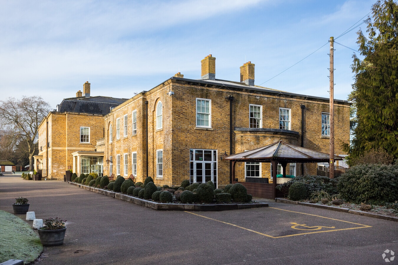 Prince Charles Ave, Grays, RM16 3HS | LoopNet