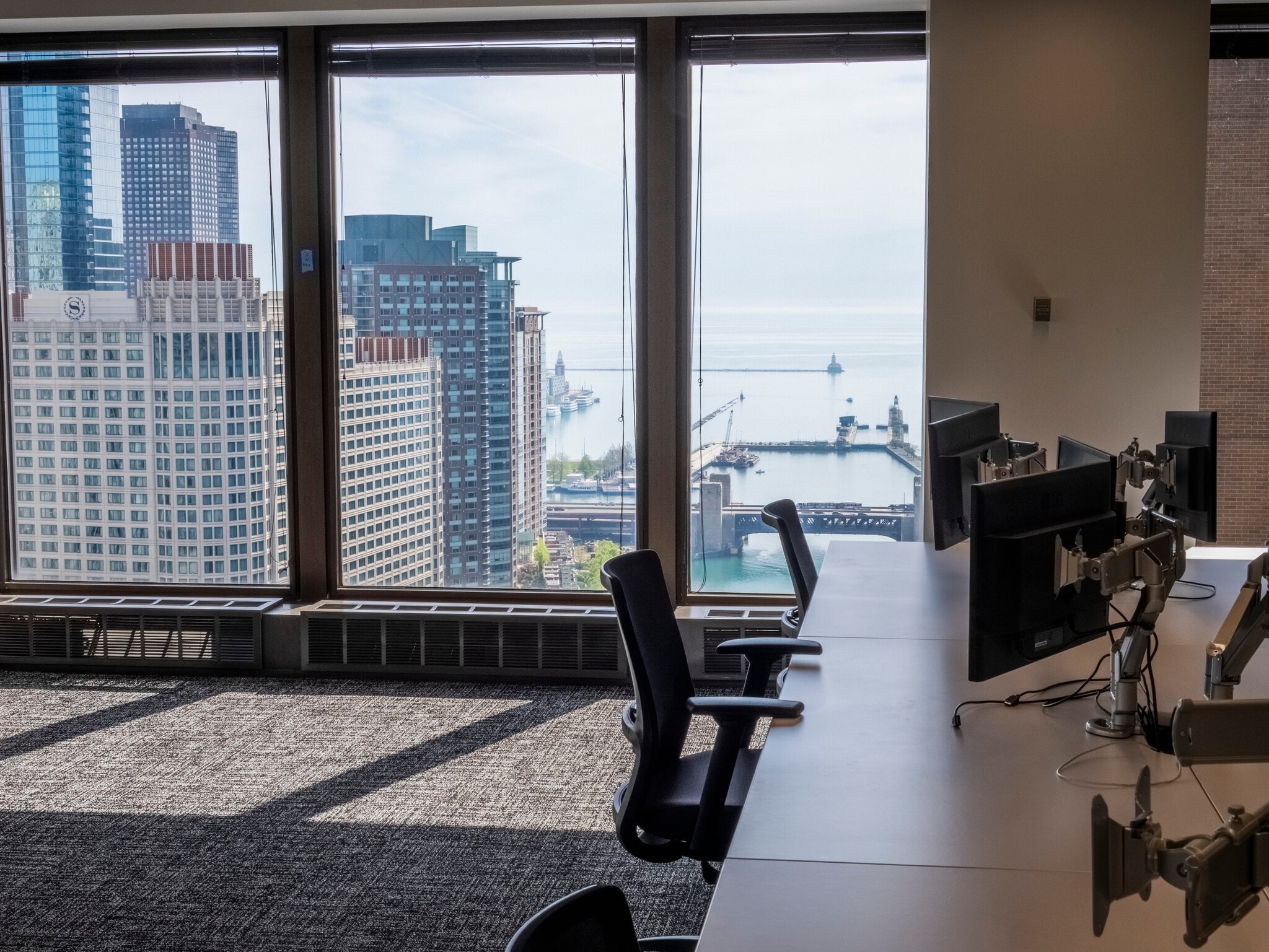 111 E Wacker Dr, Chicago, IL 60601 - One Illinois Center | LoopNet