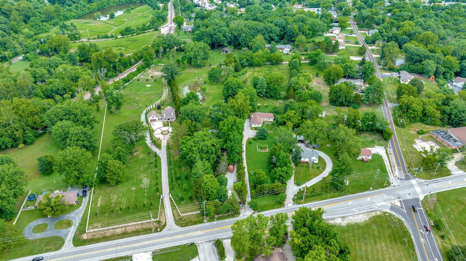 3637 Baumgartner Rd, Saint Louis, MO 63129 | LoopNet