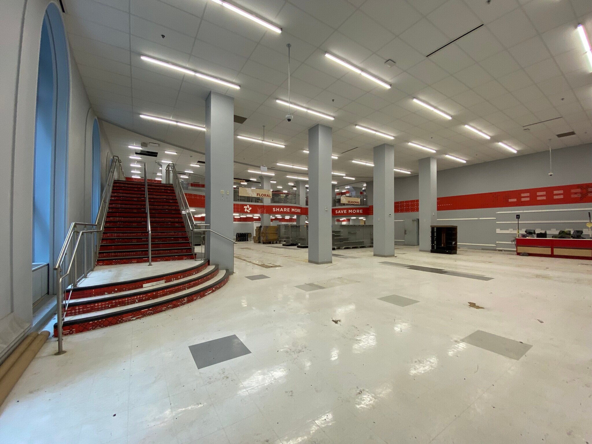 100 S Broad St, Philadelphia, PA 19110 - Land Title Building | LoopNet