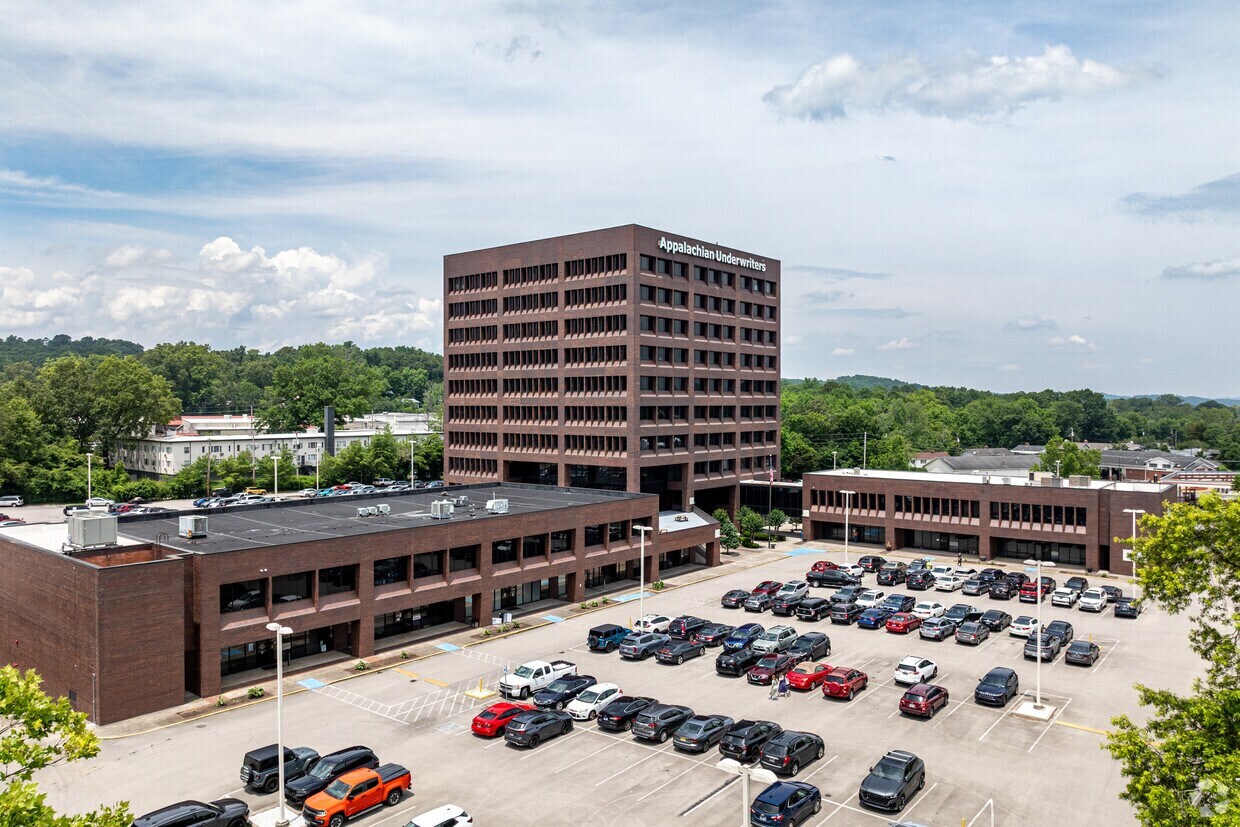 800 Oak Ridge Tpke, Oak Ridge, TN 37830 - Jackson Plaza | LoopNet