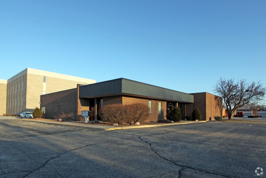 520 Redwood Dr, Aurora, IL 60506 | LoopNet