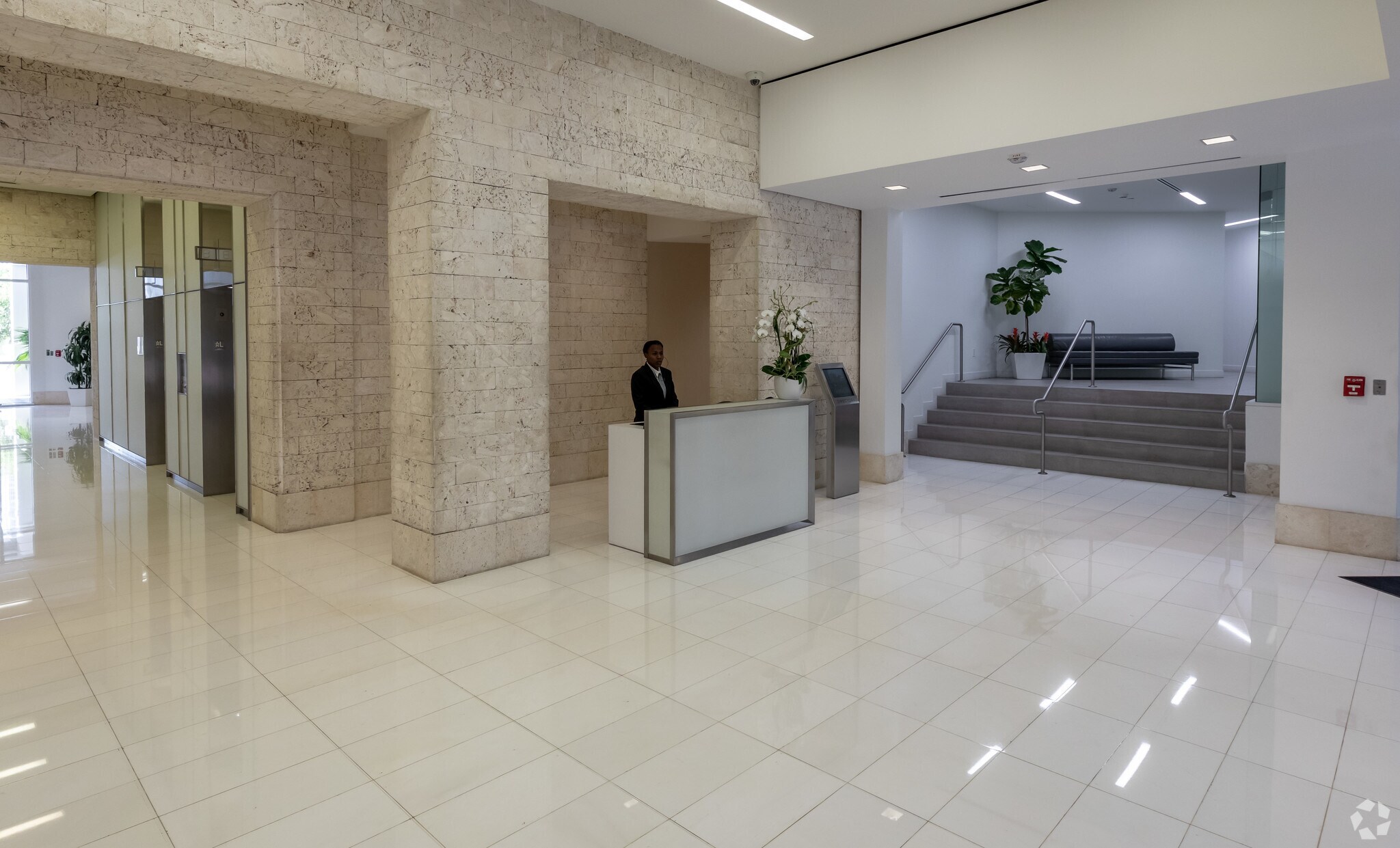 601 Brickell Key Dr, Miami, FL 33131 - Courvoisier Centre II | LoopNet