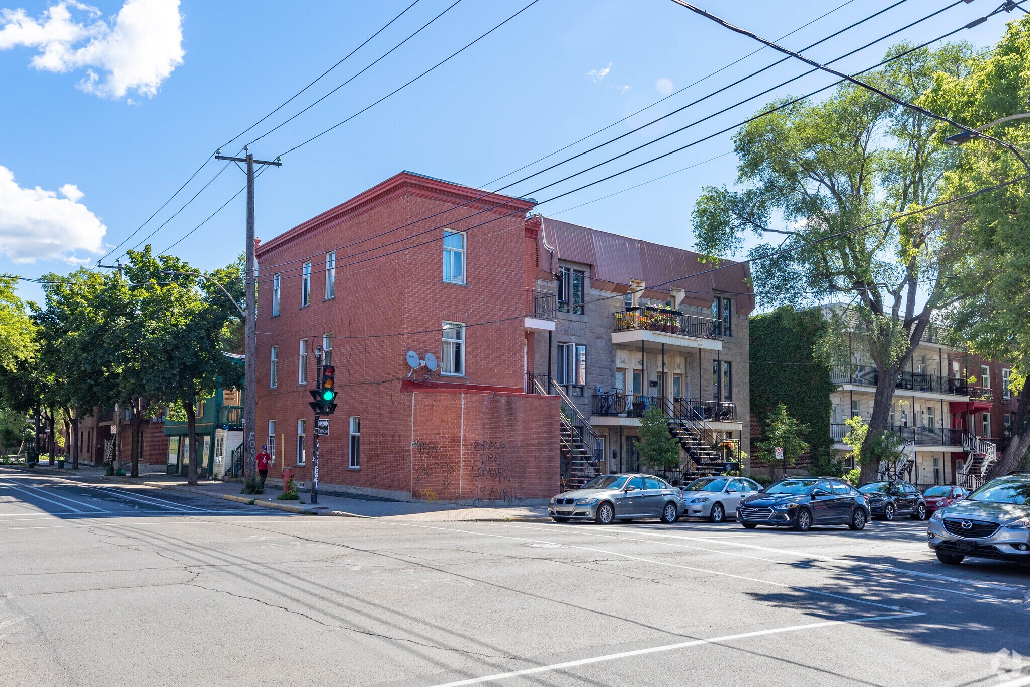 1728-1732 Av D'orléans, Montréal, QC H1W 3R3 | LoopNet