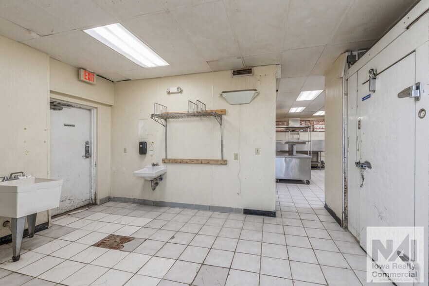 3358 Center Point Rd NE, Cedar Rapids, IA 52402 - Retail for Sale | LoopNet