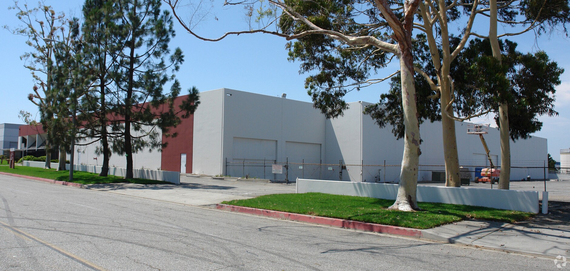 575 W Manville St, Compton, CA 90220 - Property Record | LoopNet.com