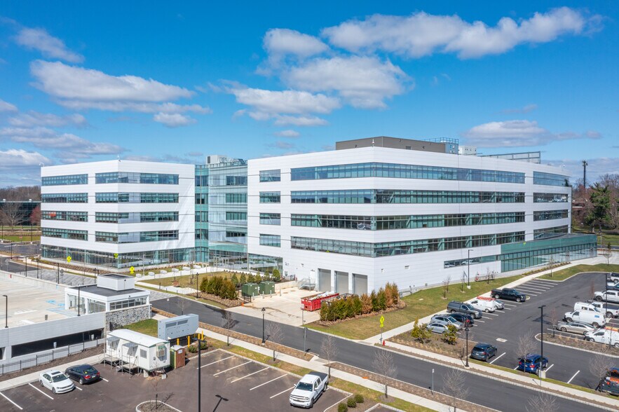 1 Mid America Plz, Oakbrook Terrace, IL 60181 - Mid America Plaza | LoopNet