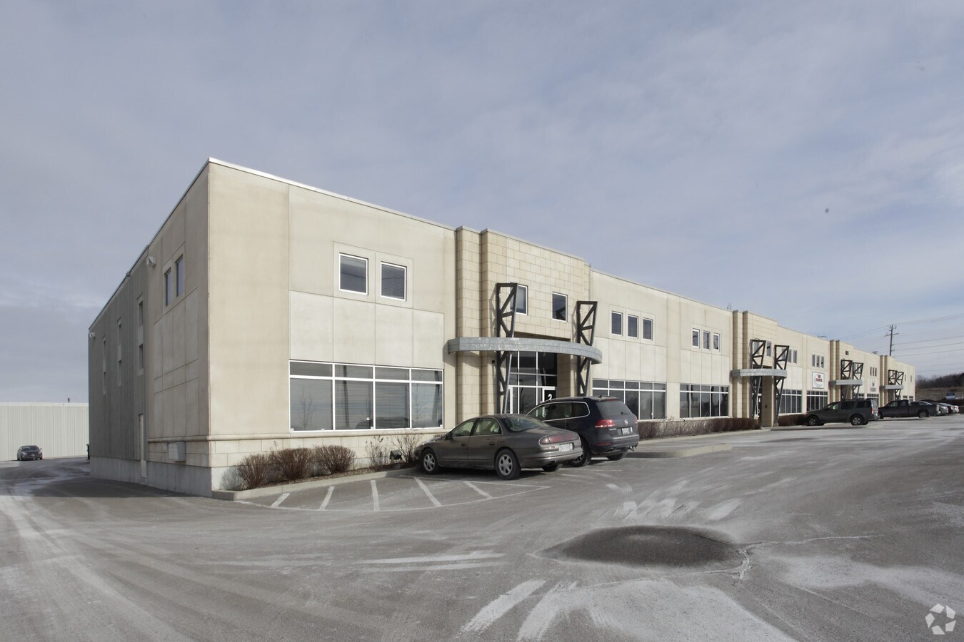 1245 Maple Hill Ct, Newmarket, ON L3Y 9E8 | LoopNet