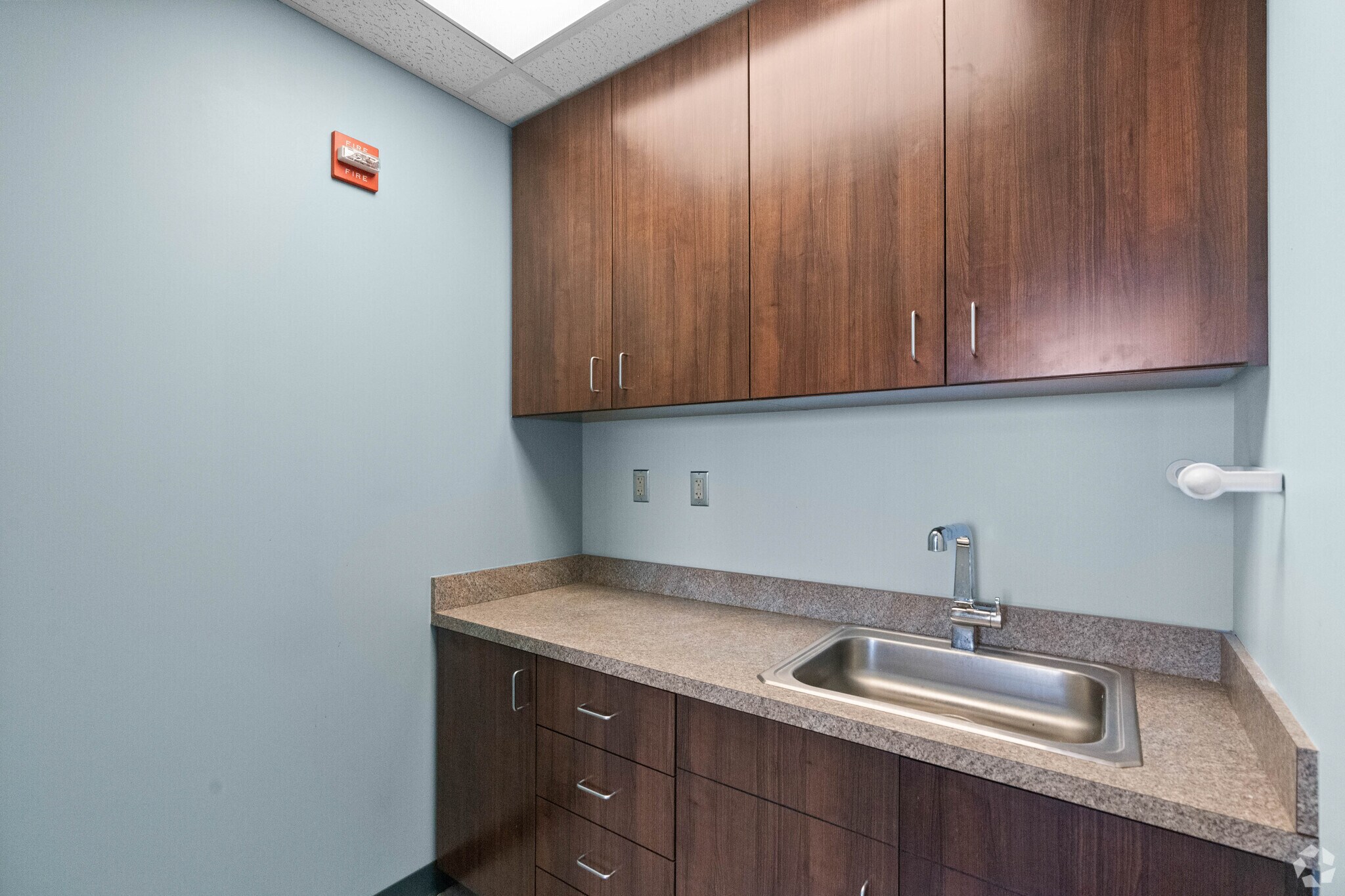 6196 Oxon Hill Rd, Oxon Hill, MD 20745 - Riverview Building | LoopNet