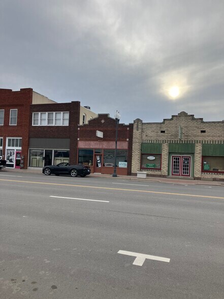 313 S Main St, El Dorado, KS 67042 - Retail for Lease | LoopNet