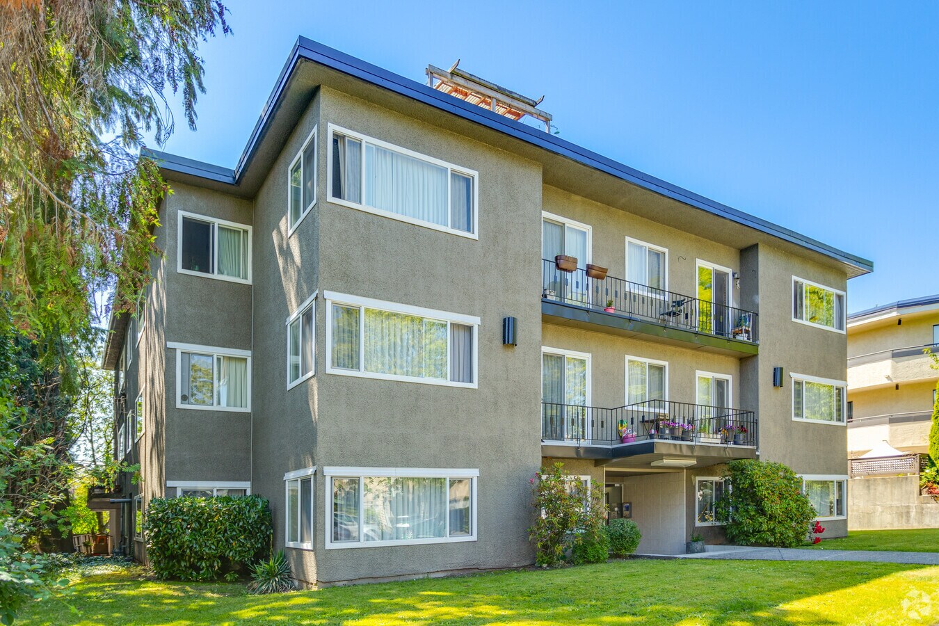 8665 Osler St, Vancouver, BC V6P 4E6 - Multifamily for Sale | LoopNet