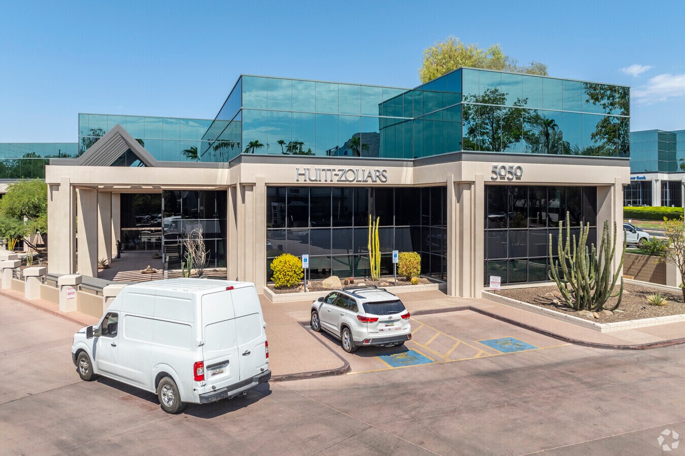 5050 N 40th St, Phoenix, AZ 85018 - 5050 @ Camelback | LoopNet