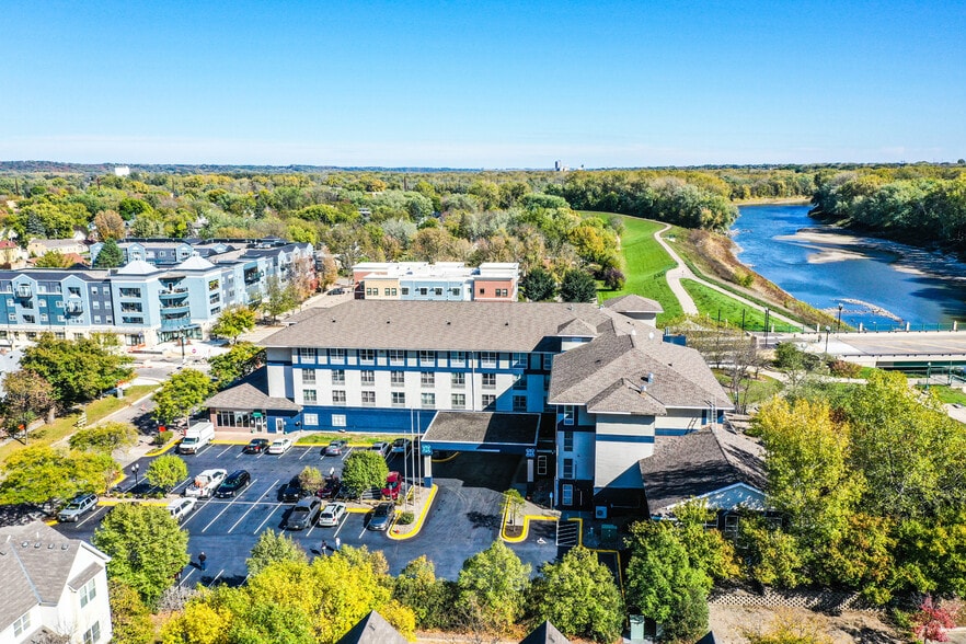 1 River Bend Pl, Chaska, MN 55318 - TownSquare Place | LoopNet