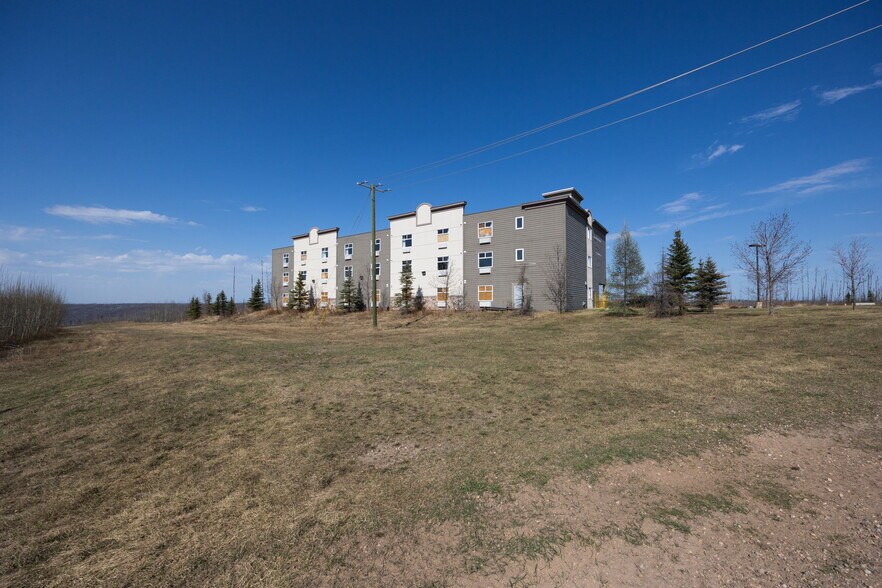 650 Snow Eagle Dr, Fort McMurray, AB T9H 0H8 | LoopNet