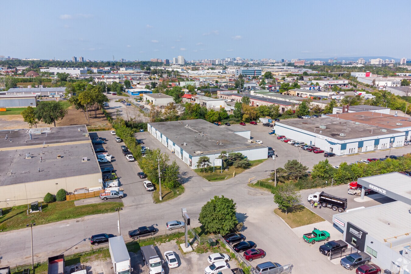 1570 Liverpool Ct, Ottawa, ON K1B 4L2 | LoopNet