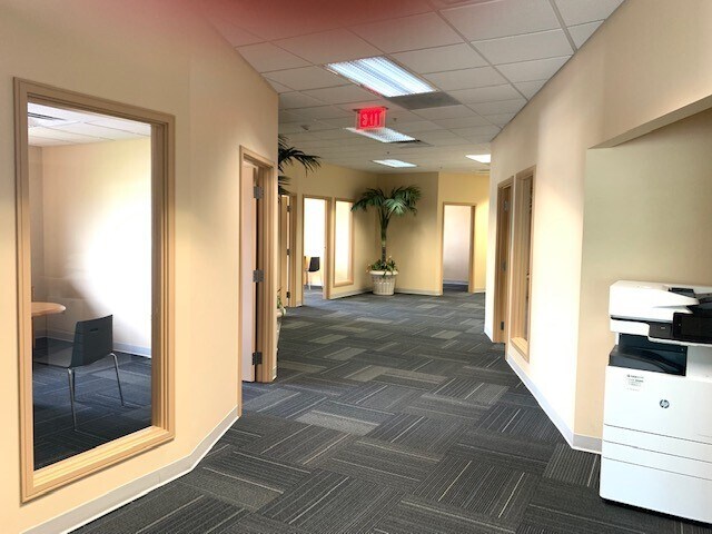 3000 Bee Ridge Rd, Sarasota, FL 34239 - Office for Lease | LoopNet