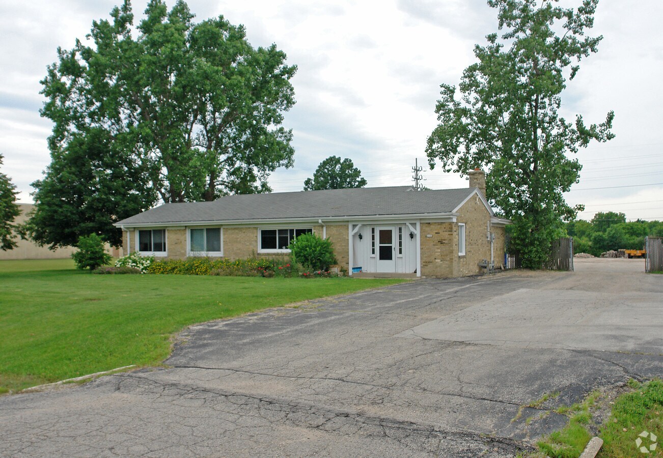 2145 S 162nd St, New Berlin, WI 53151 | LoopNet