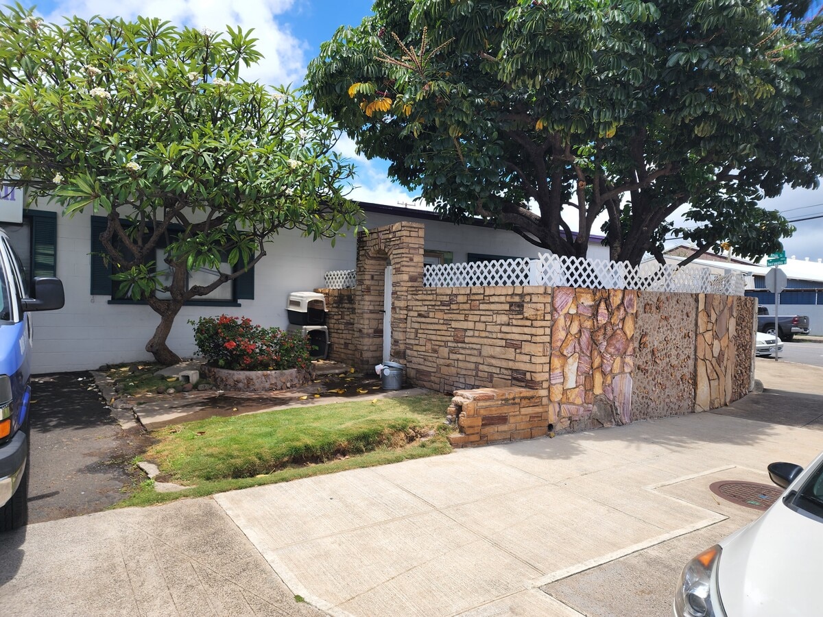 686 Ahua St, Honolulu, HI 96819 | LoopNet