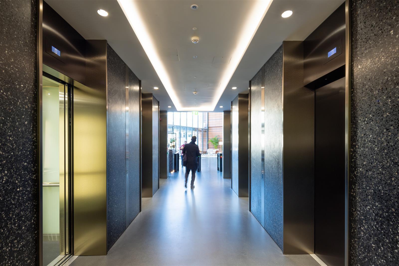 16 Palace St, London, SW1E 5JD - Cardinal Place | LoopNet