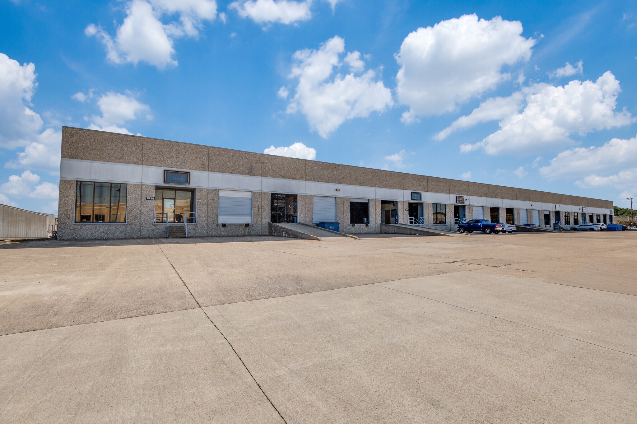 1922-1938 N Great Southwest Pky, Grand Prairie, TX 75050 - Industrial for Lease | LoopNet