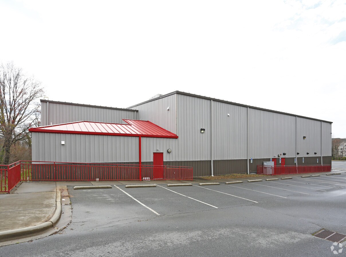 3049 Scott Futrell Dr, Charlotte, NC 28208 | LoopNet