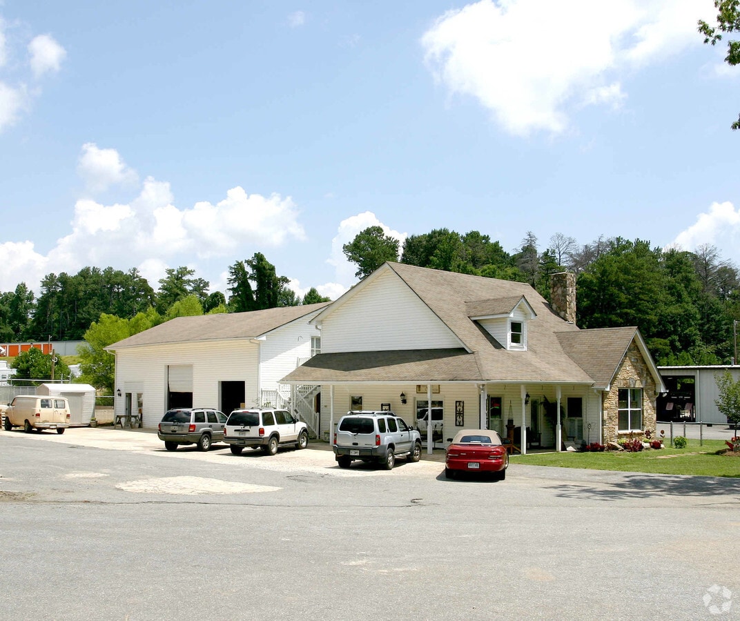 2202 Canton Hwy, Cumming, GA 30040 - Main Street Interiors | LoopNet