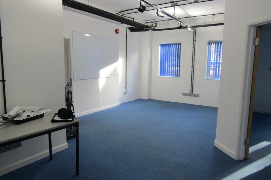 Dukes Ride, Crowthorne, RG45 6LS - Office for Sale | LoopNet