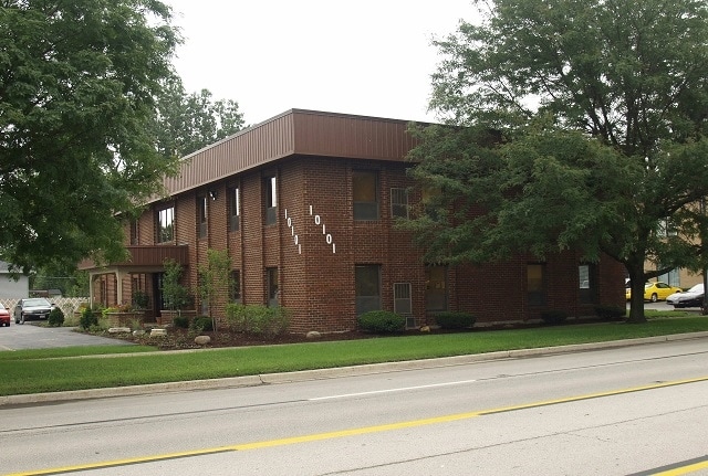 10101 S Roberts Rd, Palos Hills, IL 60465 | LoopNet
