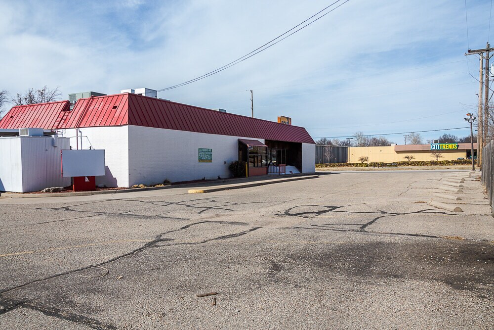 4601 E 13th St, Wichita, KS 67208 | LoopNet