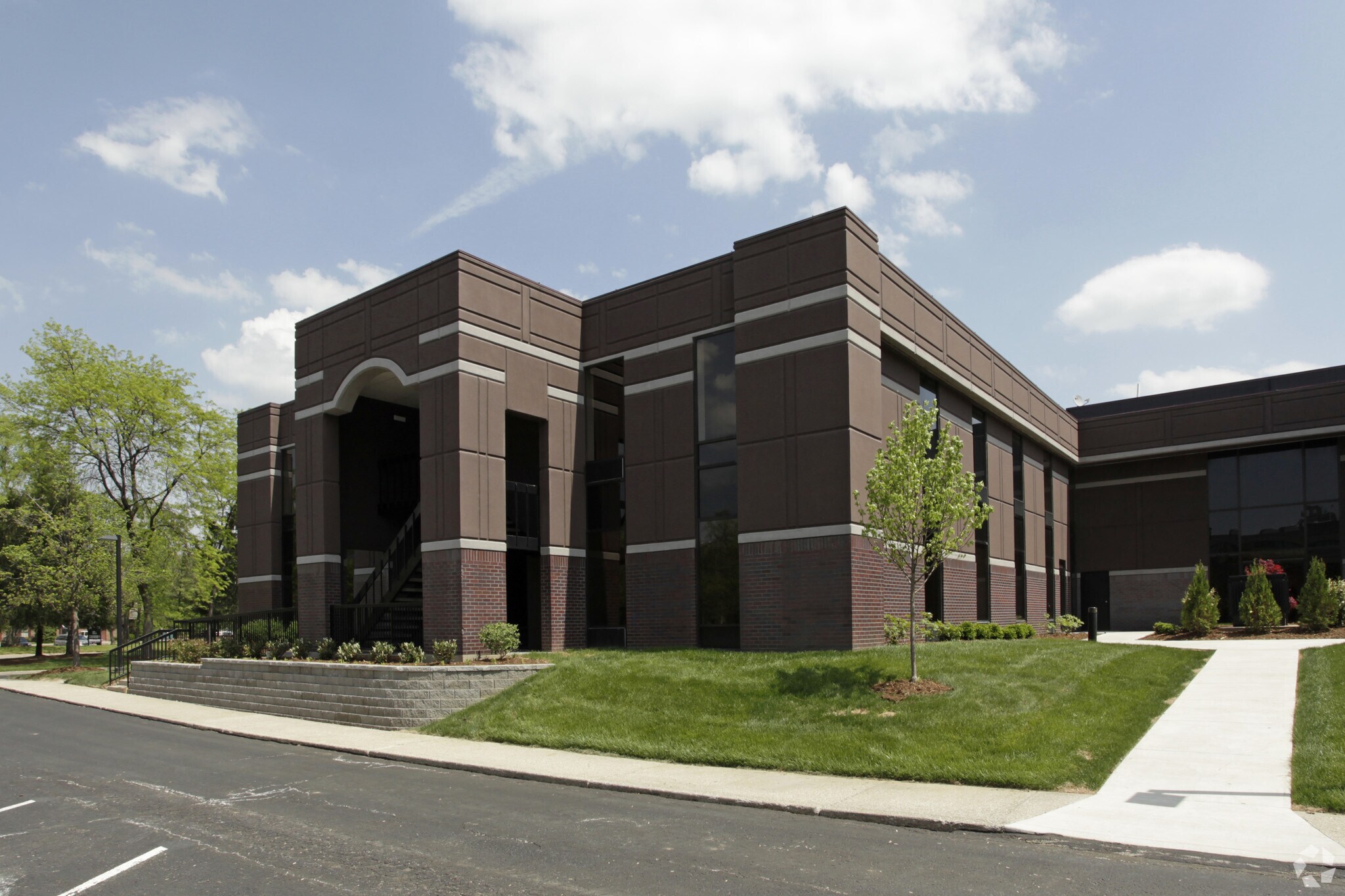 10170 Linn Station Rd, Louisville, KY 40223 - NTS Center | LoopNet