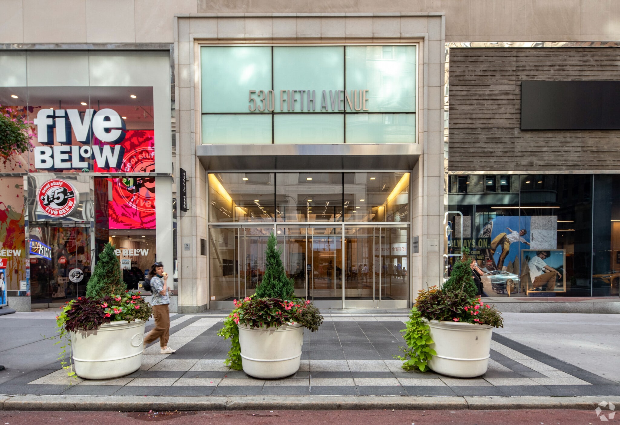 530 Fifth Ave, New York, NY 10036 - Convene 530 Fifth Avenue | LoopNet
