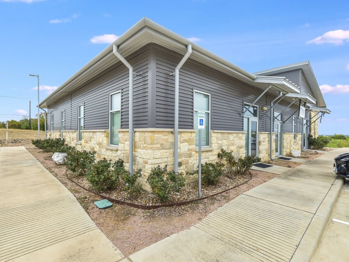 589 N FM 1626, Buda, TX 78610 | LoopNet