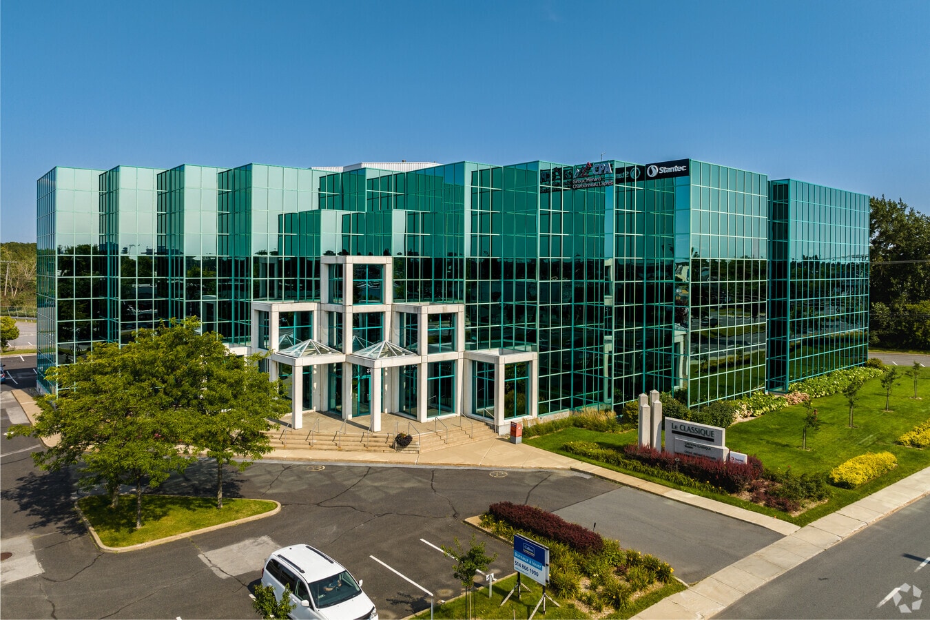 375 Boul Roland-Therrien, Longueuil, QC J4H 4A6 - Le Classique | LoopNet