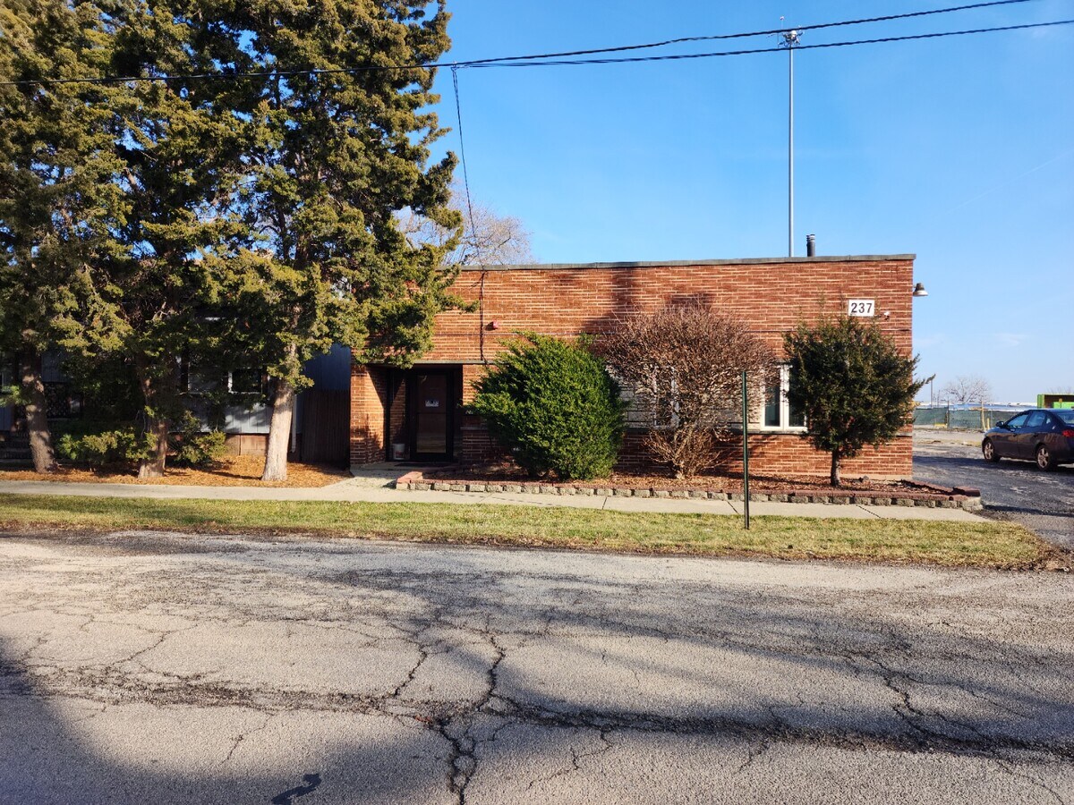 237 Evergreen Ave, Bensenville, IL 60106 | LoopNet