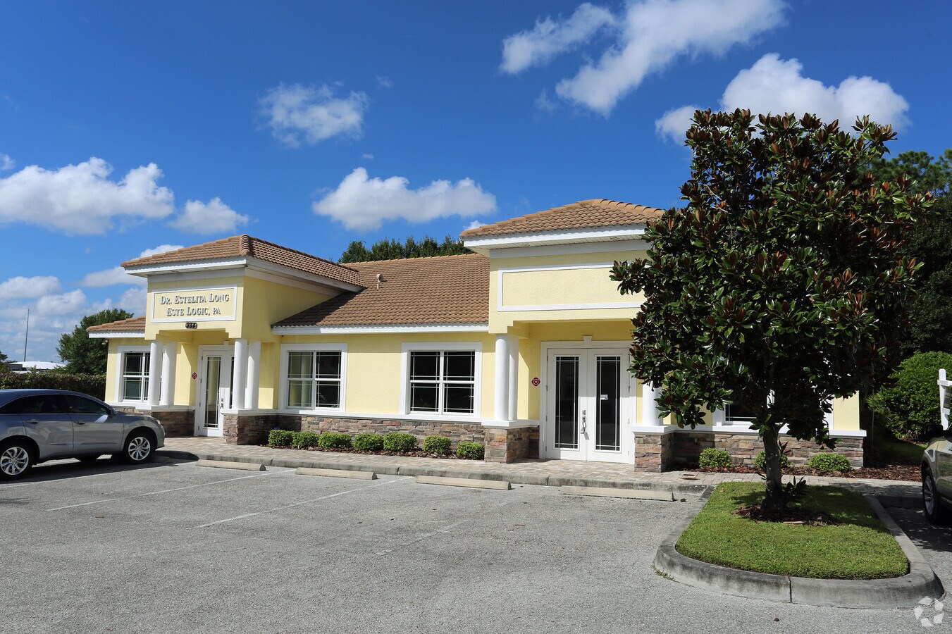 934 Cypress Village Blvd, Sun City Center, FL 33573 | LoopNet