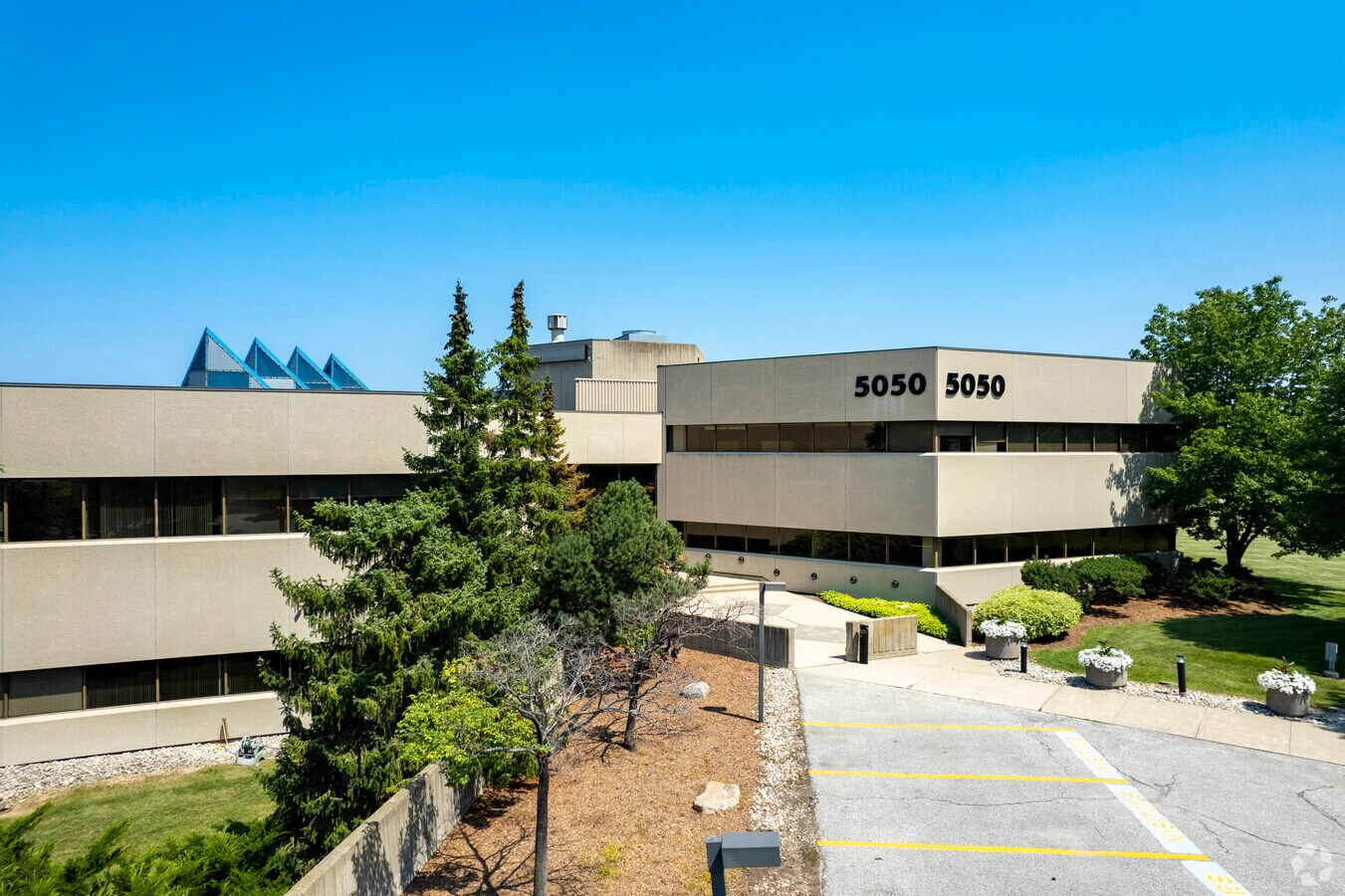 5050 S Service Rd, Burlington, ON L7L 5Y7 | LoopNet