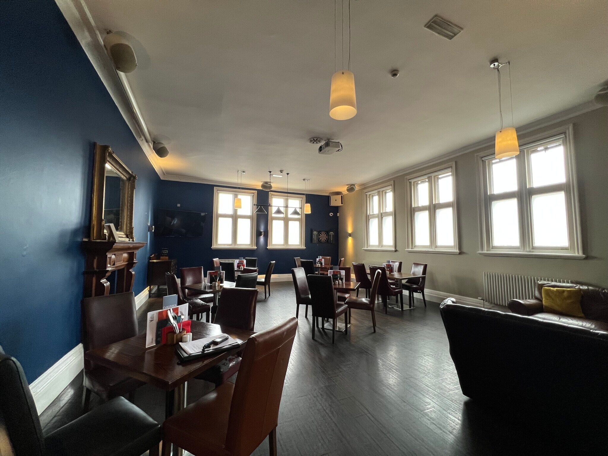 15 Cotton End, Northampton, NTH NN4 8BS - The Old White Hart | LoopNet